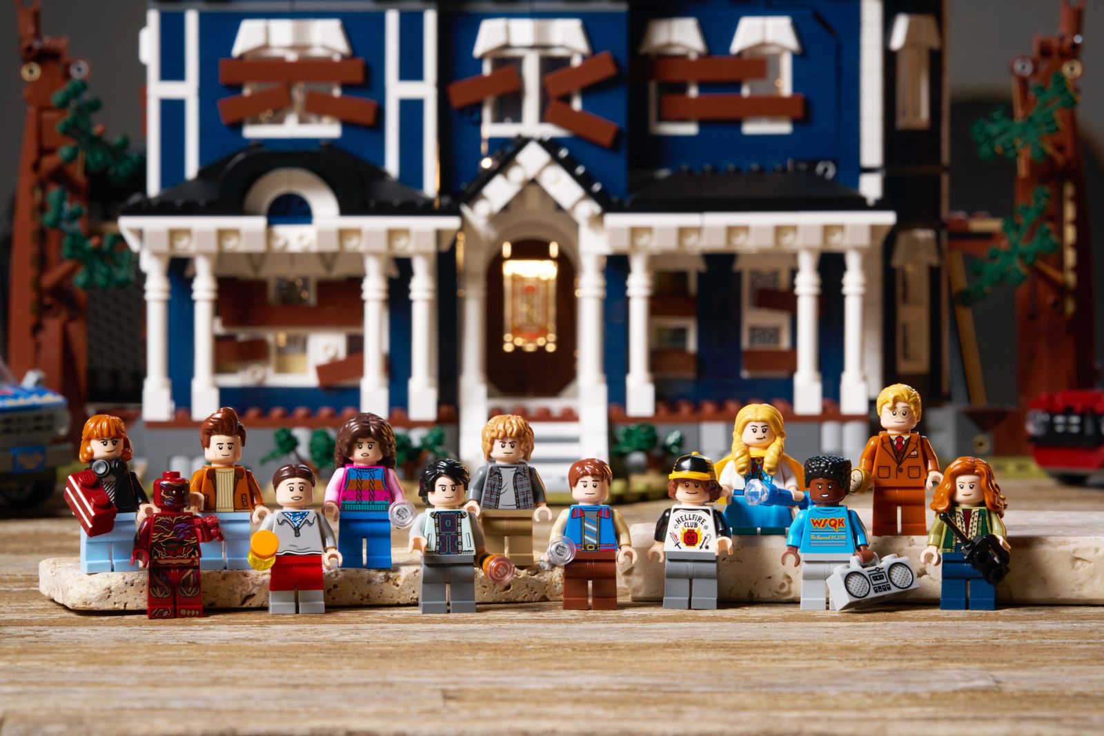 LEGO, en colaboración con Netflix, presenta el set LEGO Icons Stranger ...